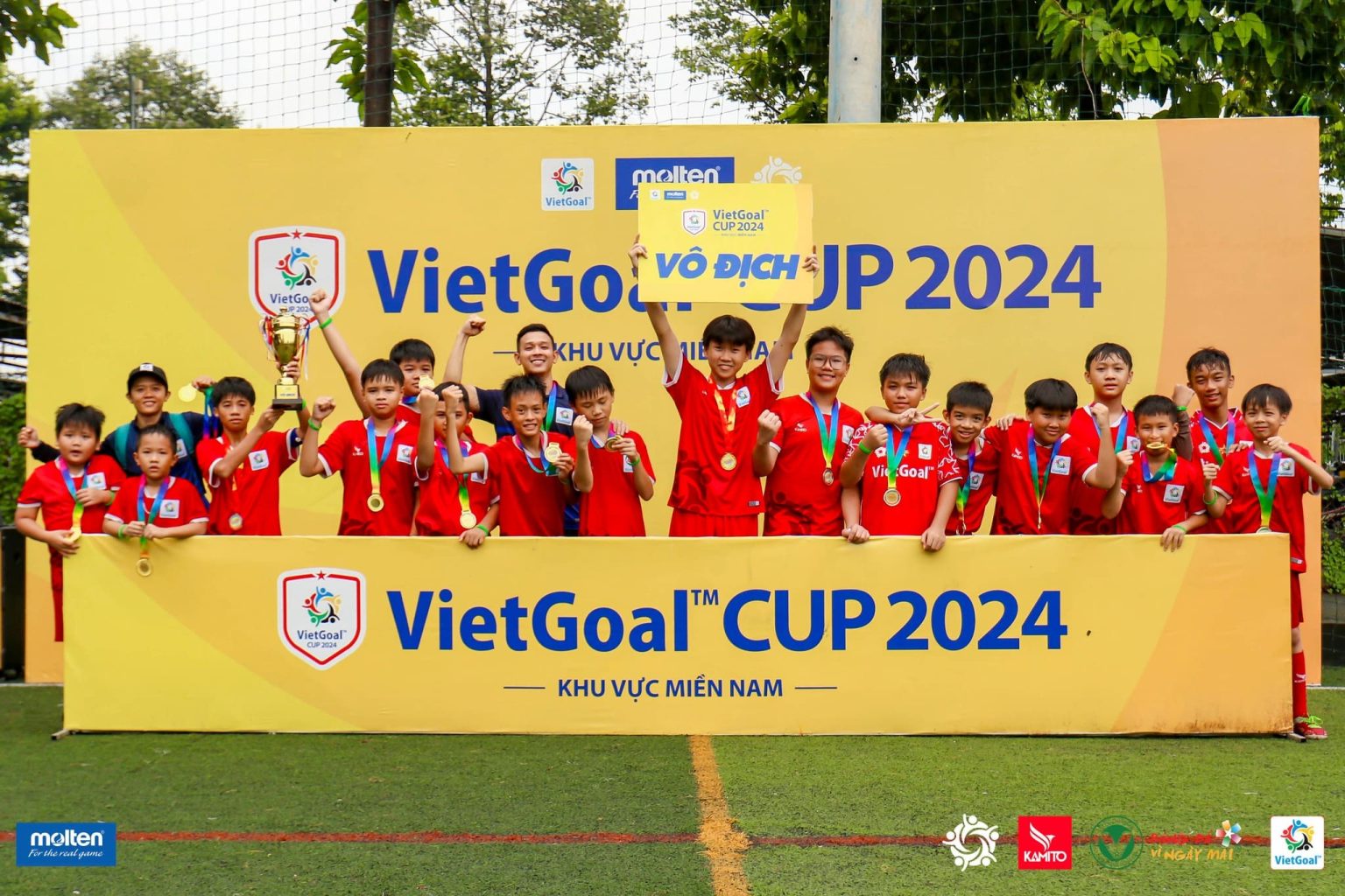 Trung Tâm Dạy Bóng Đá Trẻ Em Tự Tin Hàng Đầu VN 2025 - Viet Goal